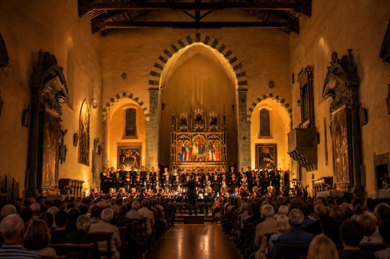 Cortona torna capitale della musica sacra: Tosca apre il Festival ...